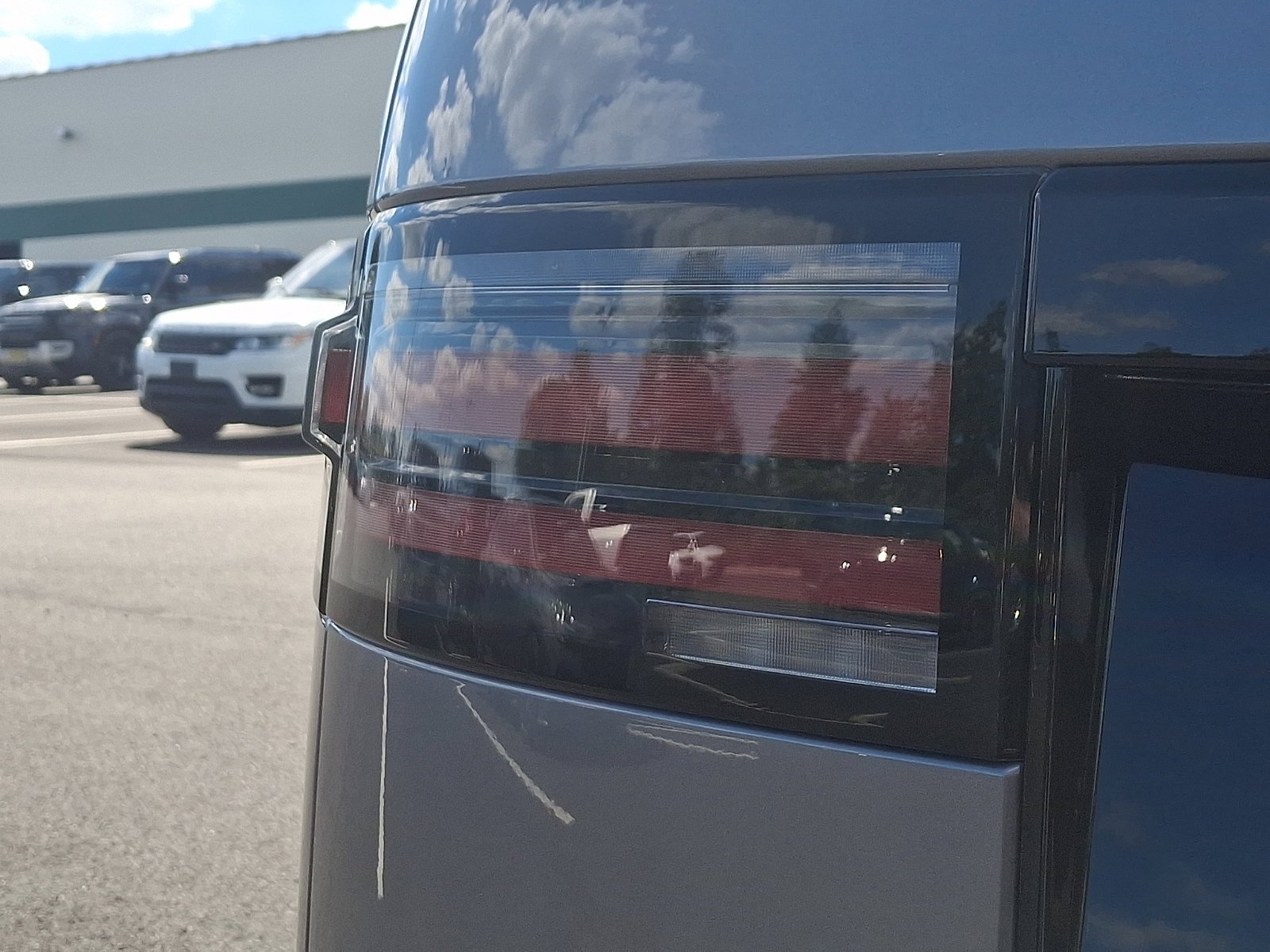 Pre-Owned 2025 Land Rover Discovery Dynamic SE Sport Utility in Cherry ...