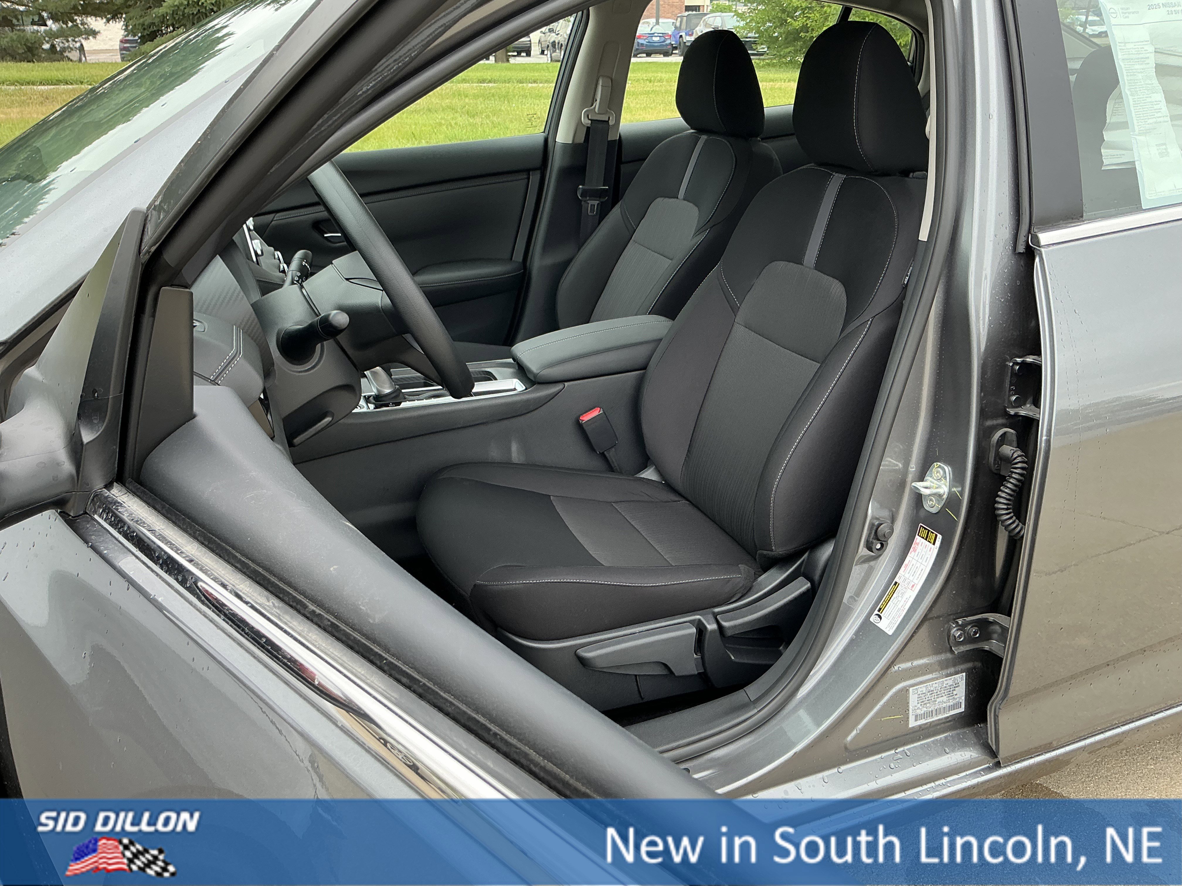 New 2025 Nissan Sentra SV 4 Door Sedan in #4N26036 | Sid Dillon