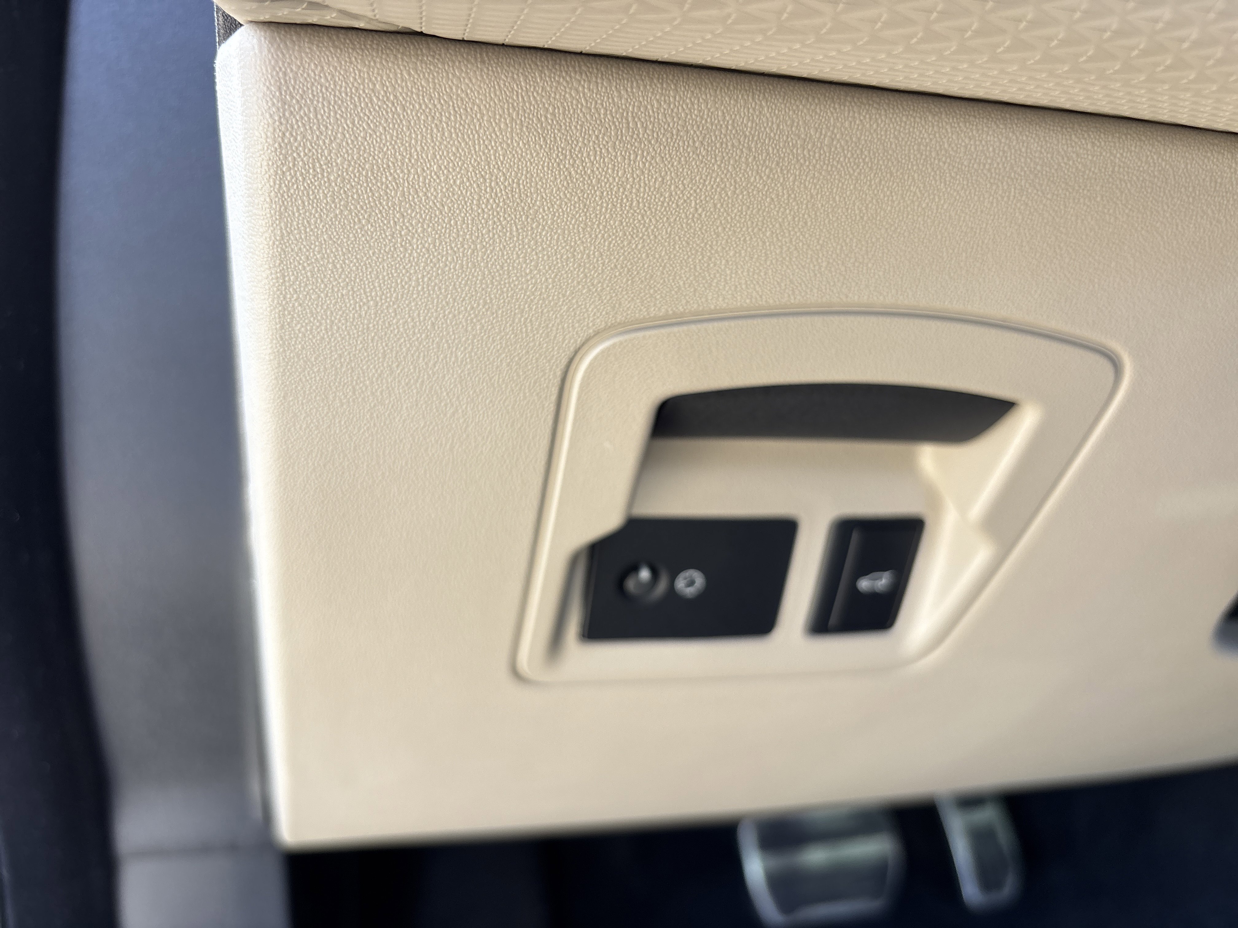 Pre-Owned 2023 Land Rover Range Rover Velar R-Dynamic S P250 AWD Sport ...