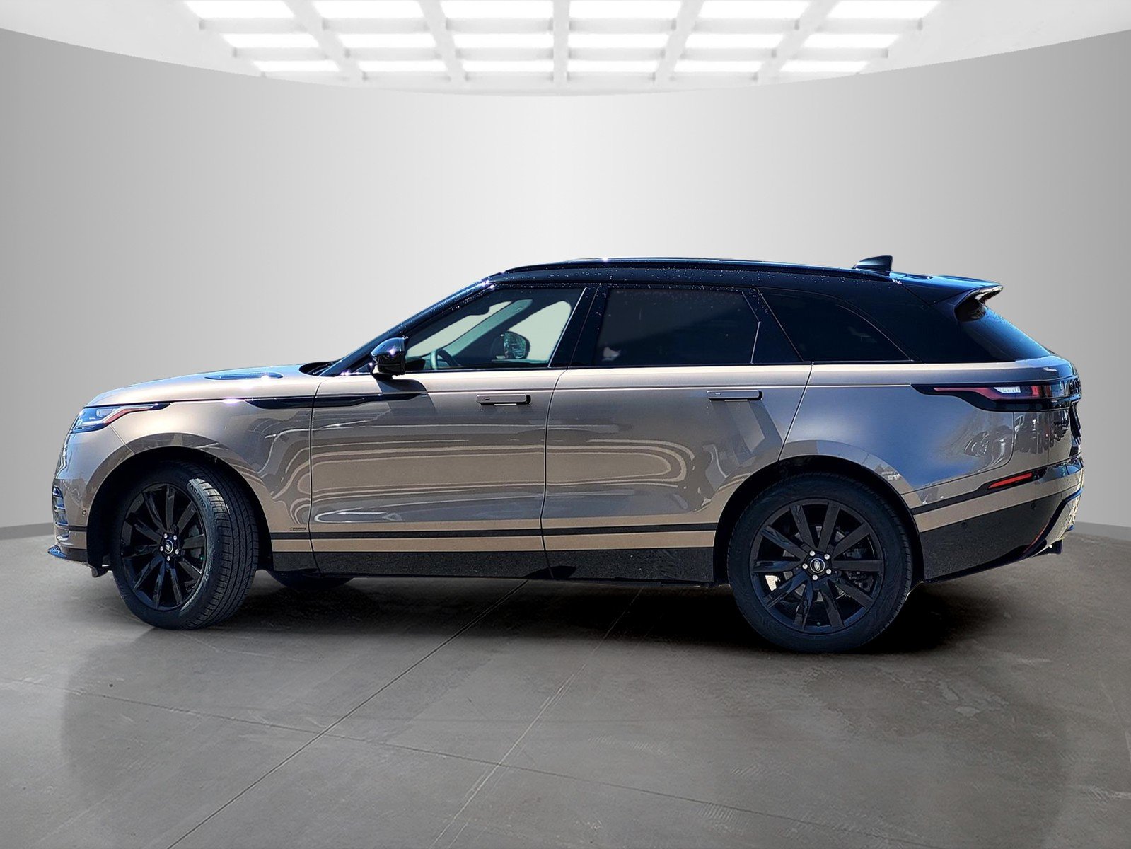 Pre-Owned 2019 Land Rover Range Rover Velar SE R-Dynamic 4D Sport ...