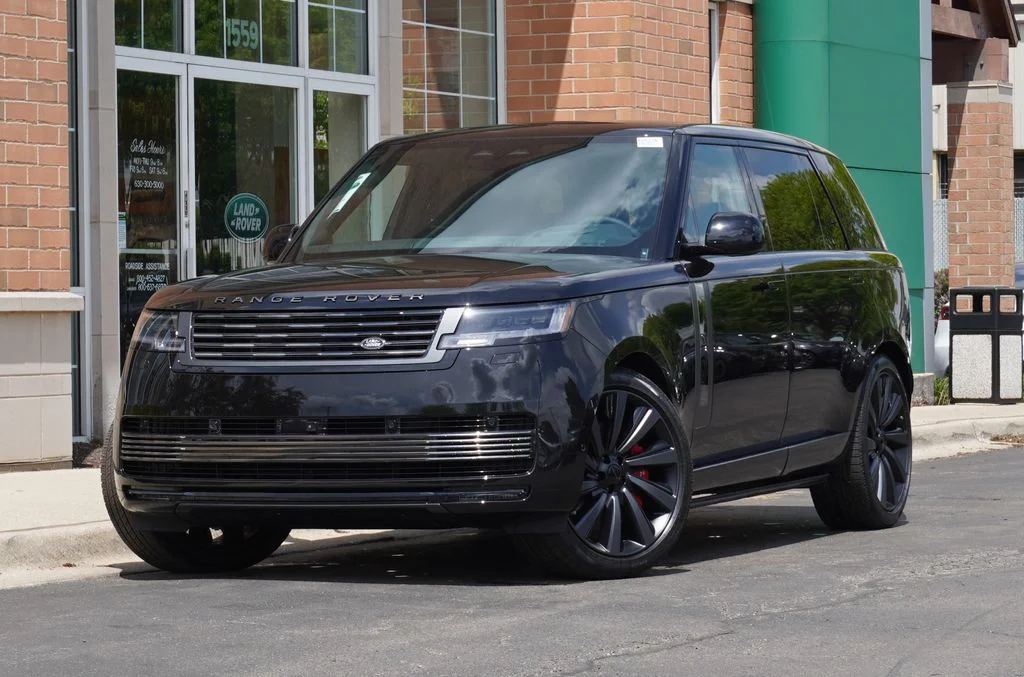 New 2026 Land Rover Range Rover SV SUV in Naperville #R26236 | Land ...